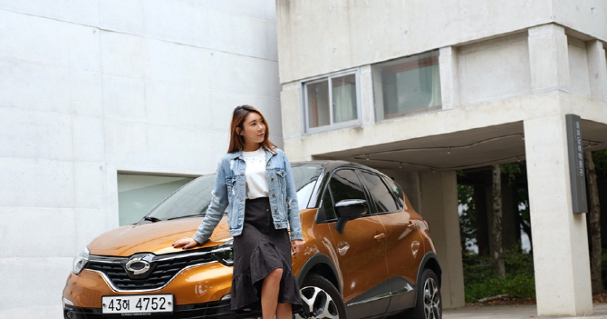[포토] 소형 SUV, 뉴 QM3와 함께 포즈를 취하는 레이싱 모델 정주희