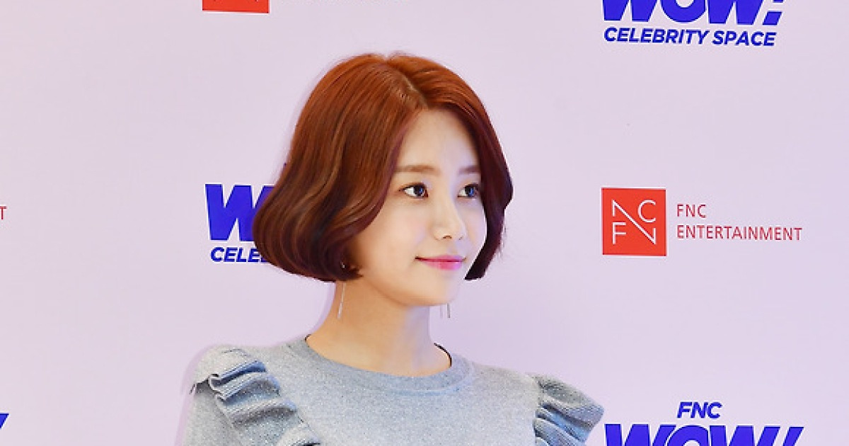 [포토엔HD] AOA 유나 '언밸런스한 스커트에 드러난 탄력 몸매'