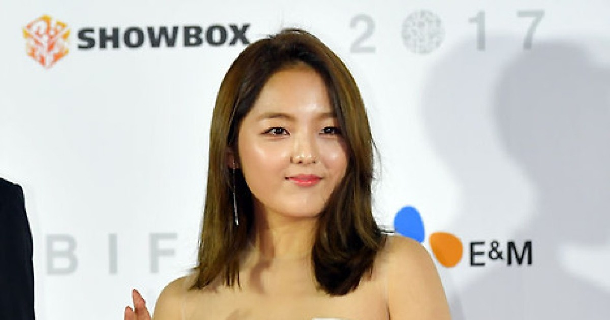 [연예칼럼][22nd BIFF] 서신애는 왜 무리수 노출룩을 감행했을까