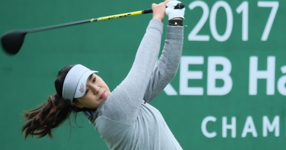 '7언더파 몰아친' 전인지, 2R 선두권 도약..1위 박성현 추격 [LPGA KEB하나은행 챔피언십]