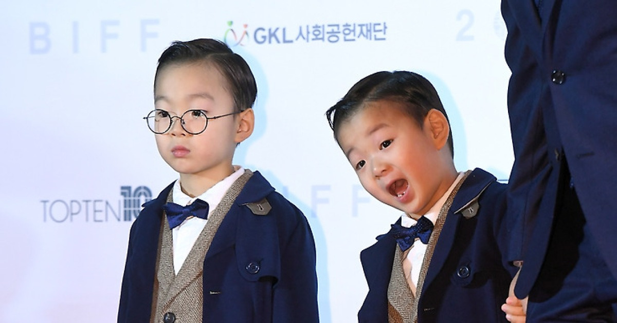 [포토엔HD] 'BIFF에 뜬' 삼둥이' 의젓한 대한이-개구쟁이 민국이