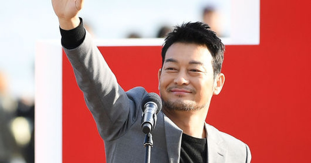 [22nd BIFF] '타클라마칸' 조성하 "뜨거운 짬뽕 먹는 씬, 힘들었다..틀니 낄 뻔"