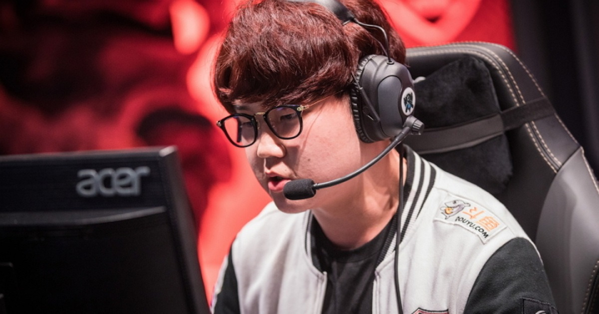 [롤드컵] SKT, 백도어 전략으로 C9 격파하고 조1위 8강 진출