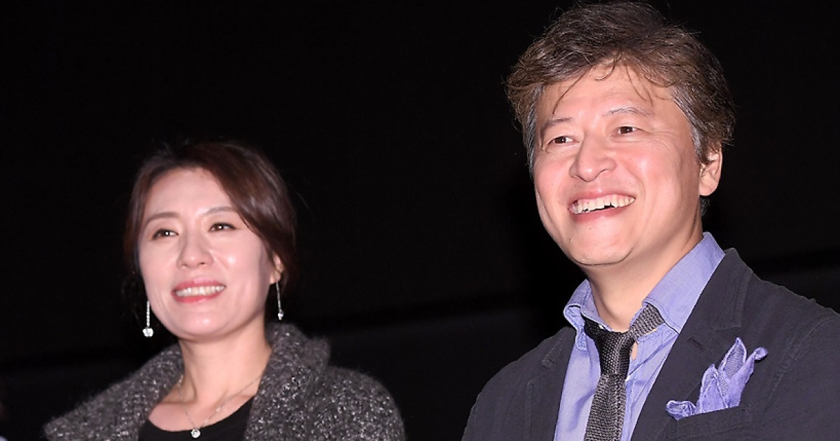 [포토엔HD] 'BIFF에 뜬 잉꼬부부' 조윤희-권해효 '미소만발 관객과의 만남'