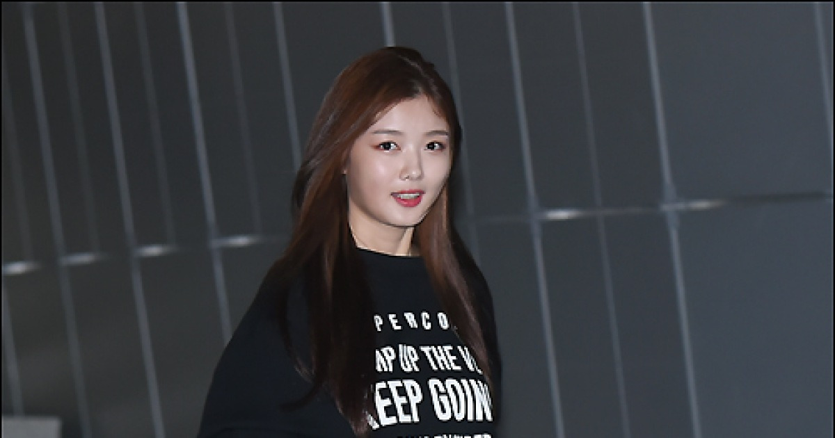 [md포토] 김유정 어둠속의 블랙 각선미