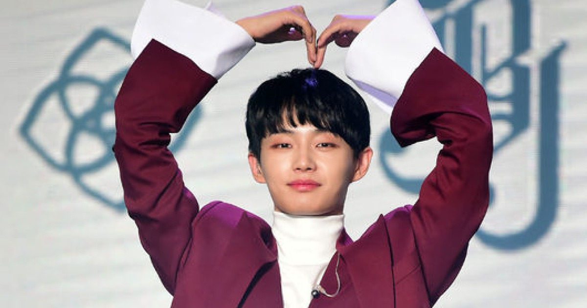 [사진]JBJ 김용국,'팬 여러분! 사랑해요'