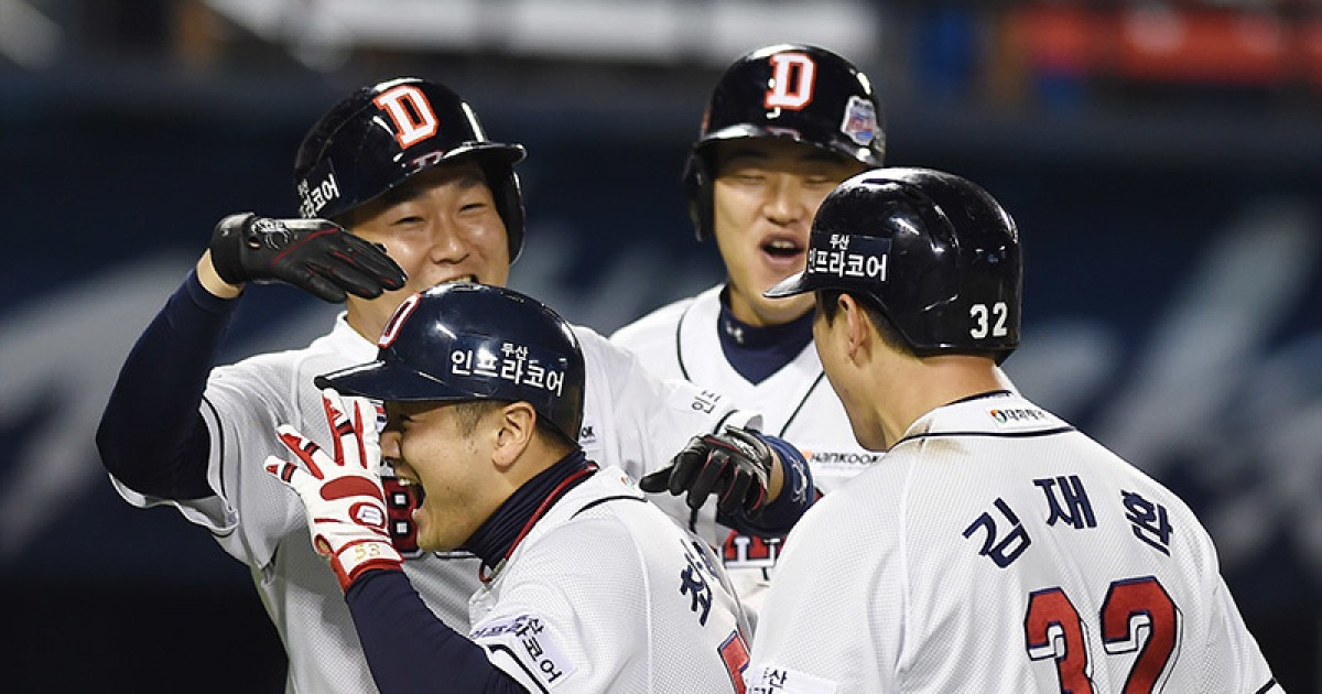 [PO2] '역전 만루홈런' 두산 최주환, 2차전 데일리 MVP