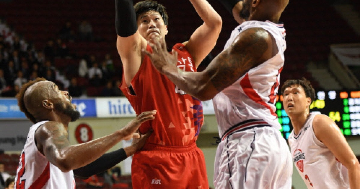 [SS포토]KGC의 공격 이끄는 오세근