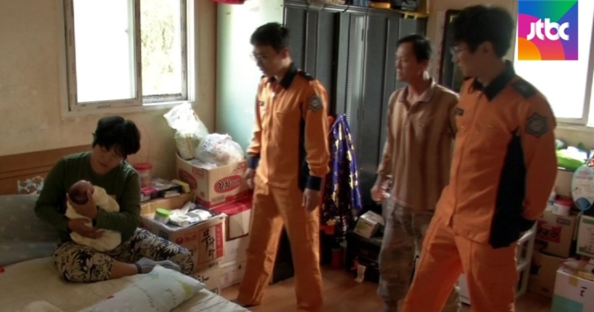 구급차서 받은 아이만 5명..시골 마을의 '소방관 산파'