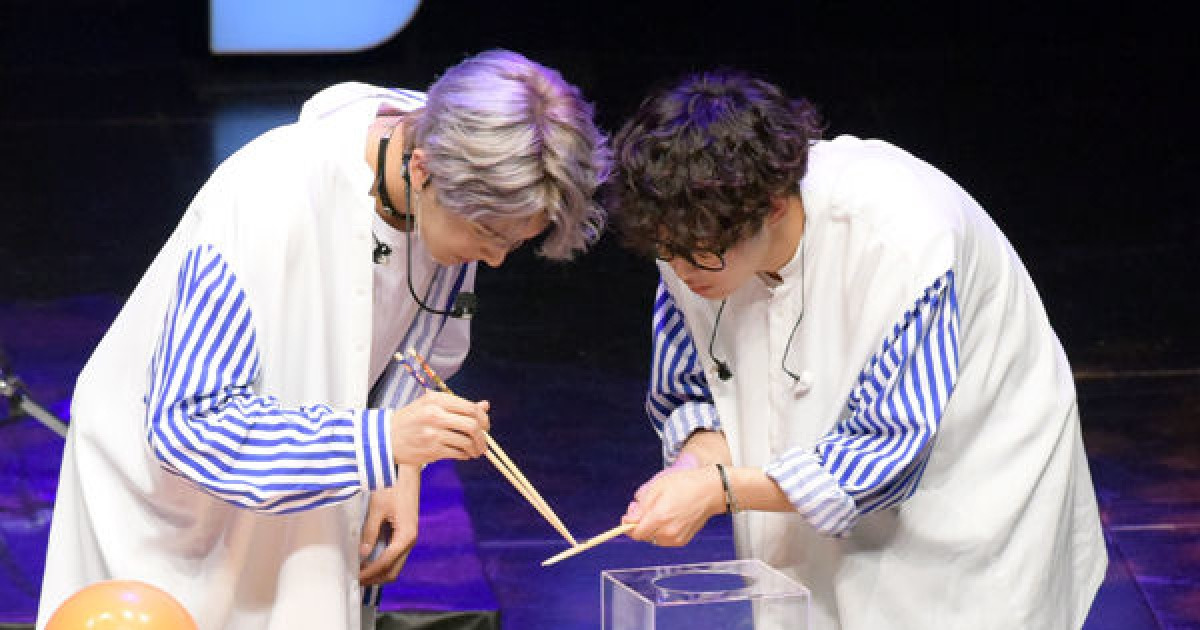 [BOF포토]SF9 태양-다원, 젓가락으로 깨알 옮기기~