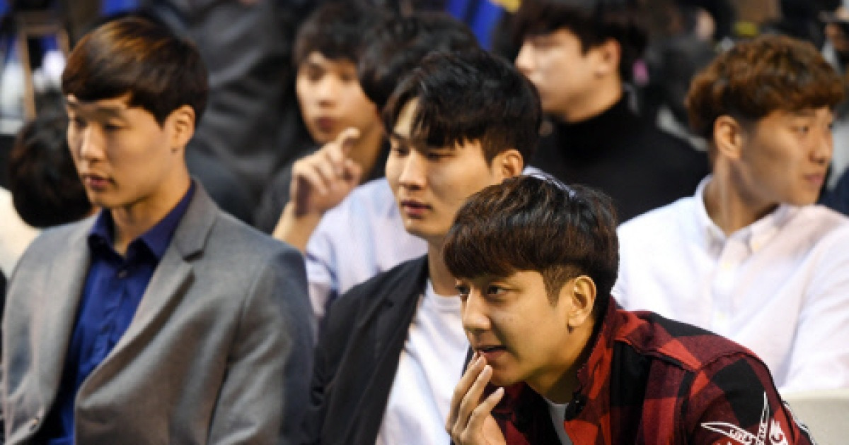 [SS포토] 허훈의 초초한 모습, 어느 팀에 선택될까?