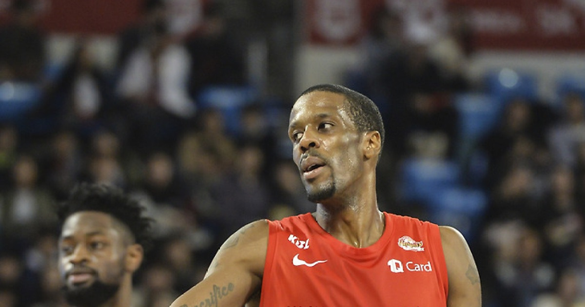 SK, KCC 누르고 개막 7연승 휘파람..화이트-헤인즈 50점 합작