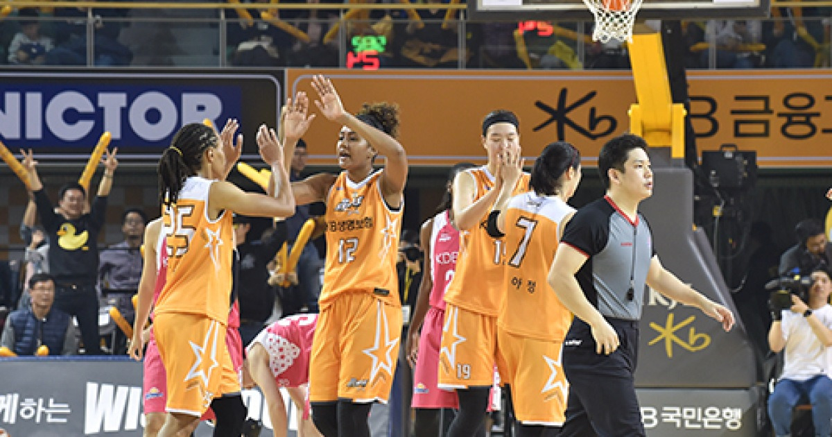 '단타스 29P 21R' KB, 홈 개막전서 KDB생명 완파