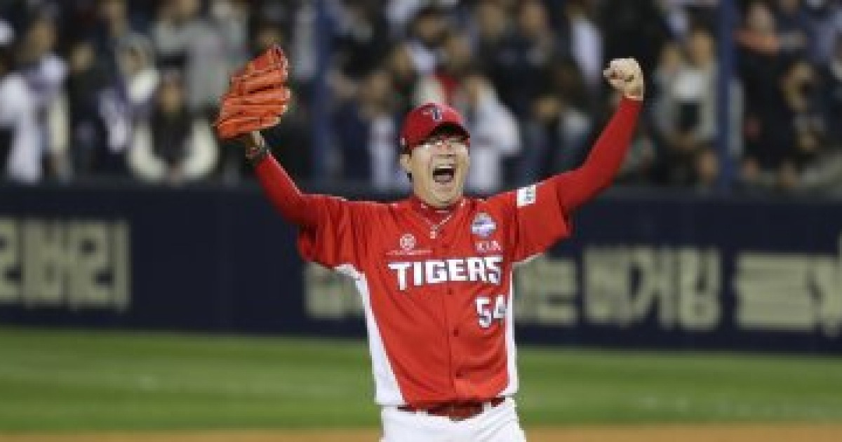 V11 '단군신화' 다시 쓴 호랑이.. KIA, 7-6 접전 끝에 8년만에 우승