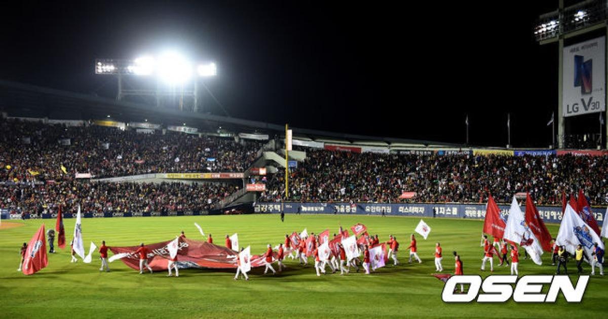 [사진]V11 KIA 타이거즈, '개선장군처럼'