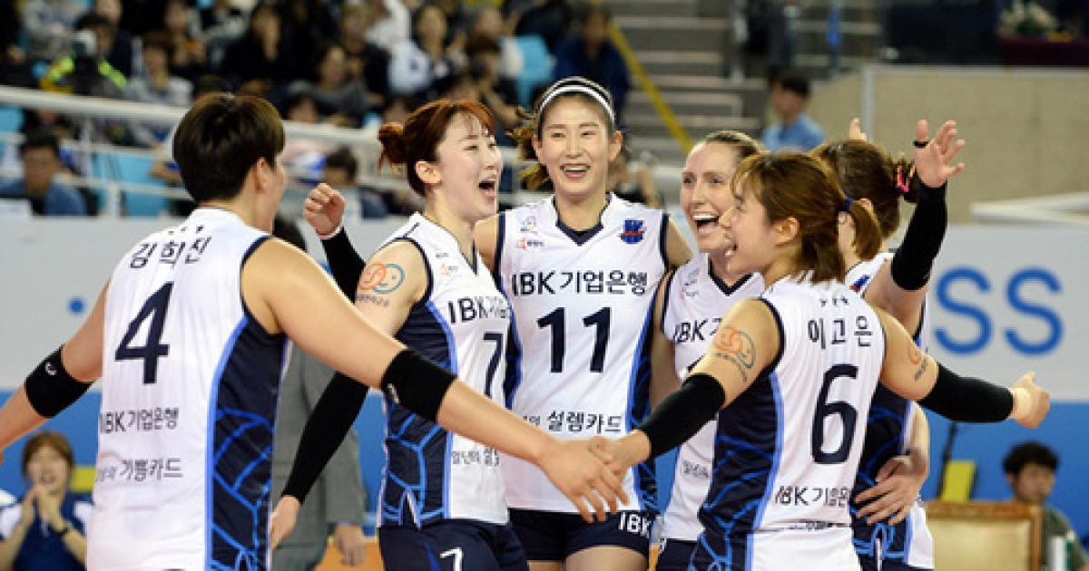 [V-리그]'메디 21점' IBK기업은행, GS칼텍스에 0-3 승리