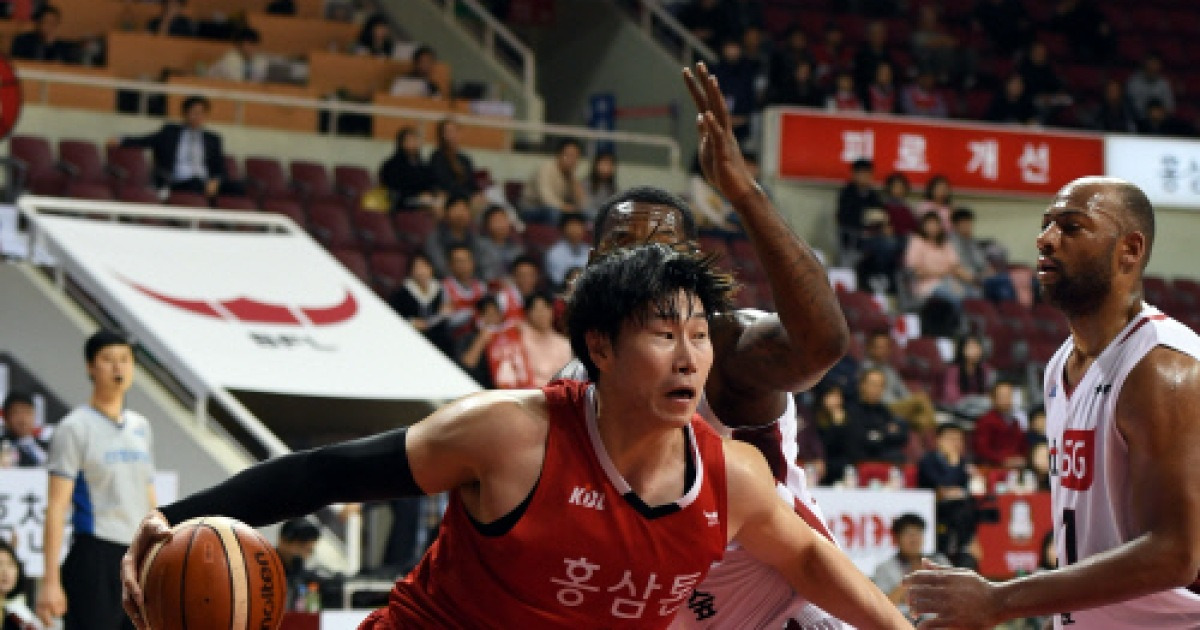 [SS포토]KGC 오세근, KT전에서 트리플 더블