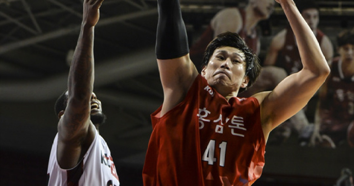 [JB포토] KGC 오세근 '파워 리바운드'