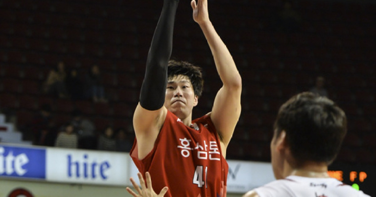 [JB포토] KGC 오세근 '일단 득점은 두자리 채웠고'