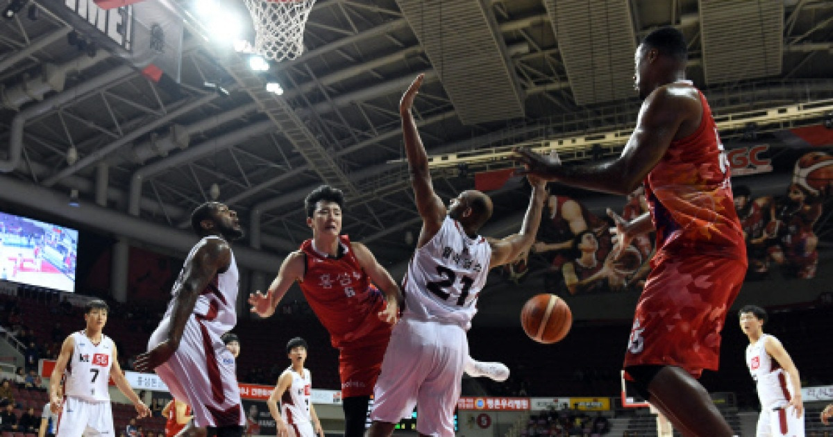 [SS포토]KGC 강병현, '패스가 짧았나'