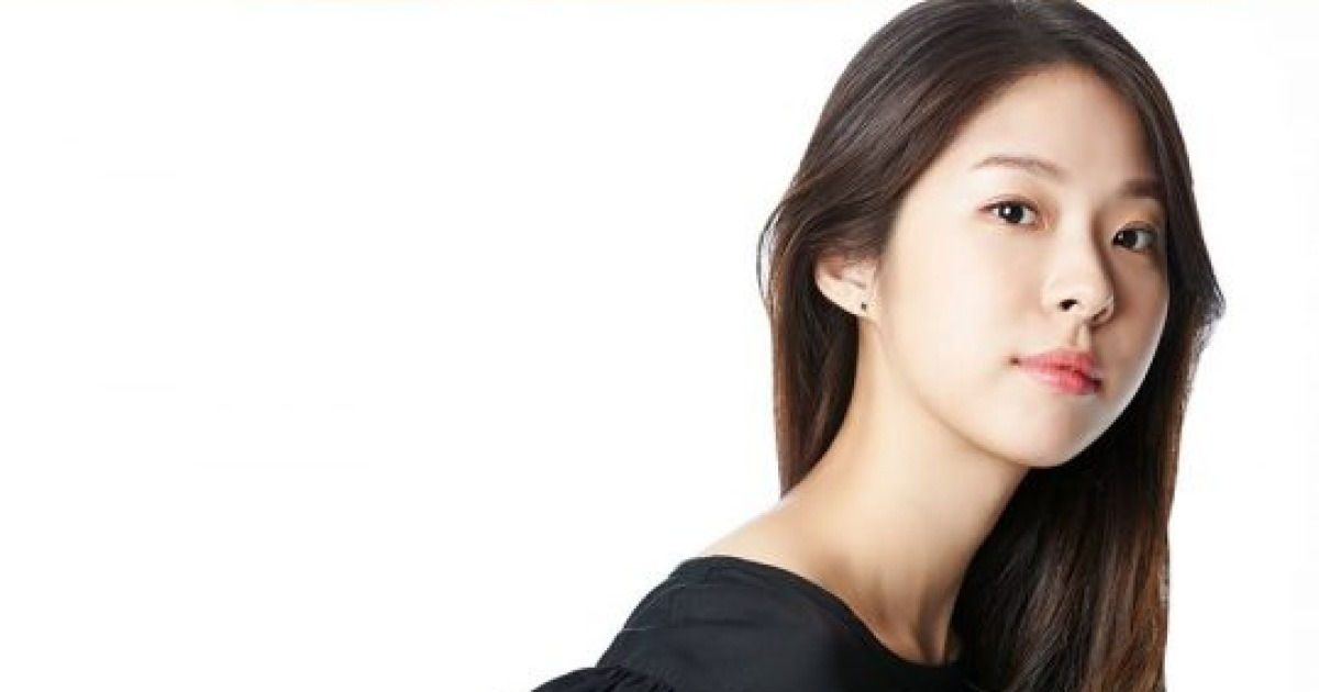 서은수, '2017 AAA' 참석..'황금빛' 길 걷는다