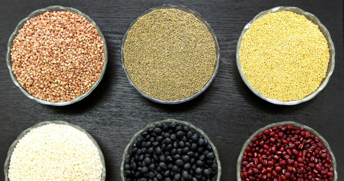 잡곡밥 부드럽게 짓는 비결은?..밥물에 '이것' 한 잔