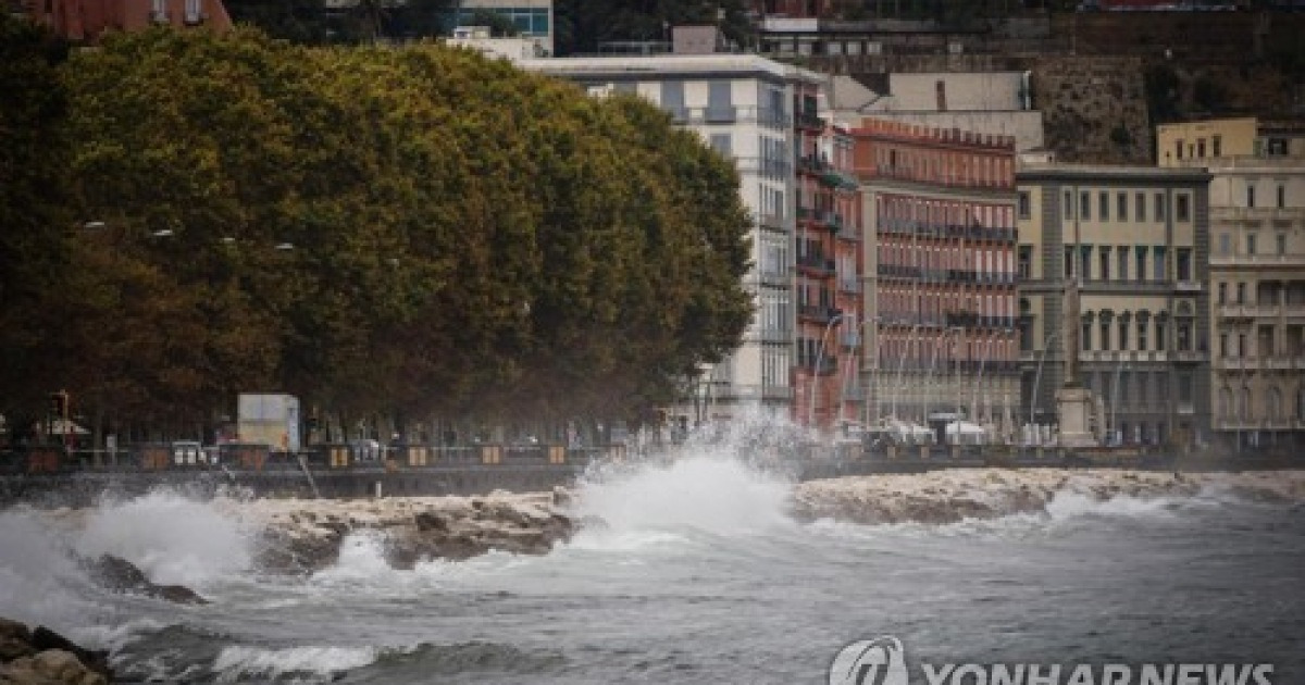 ITALY BAD WEATHER IN NAPLES
