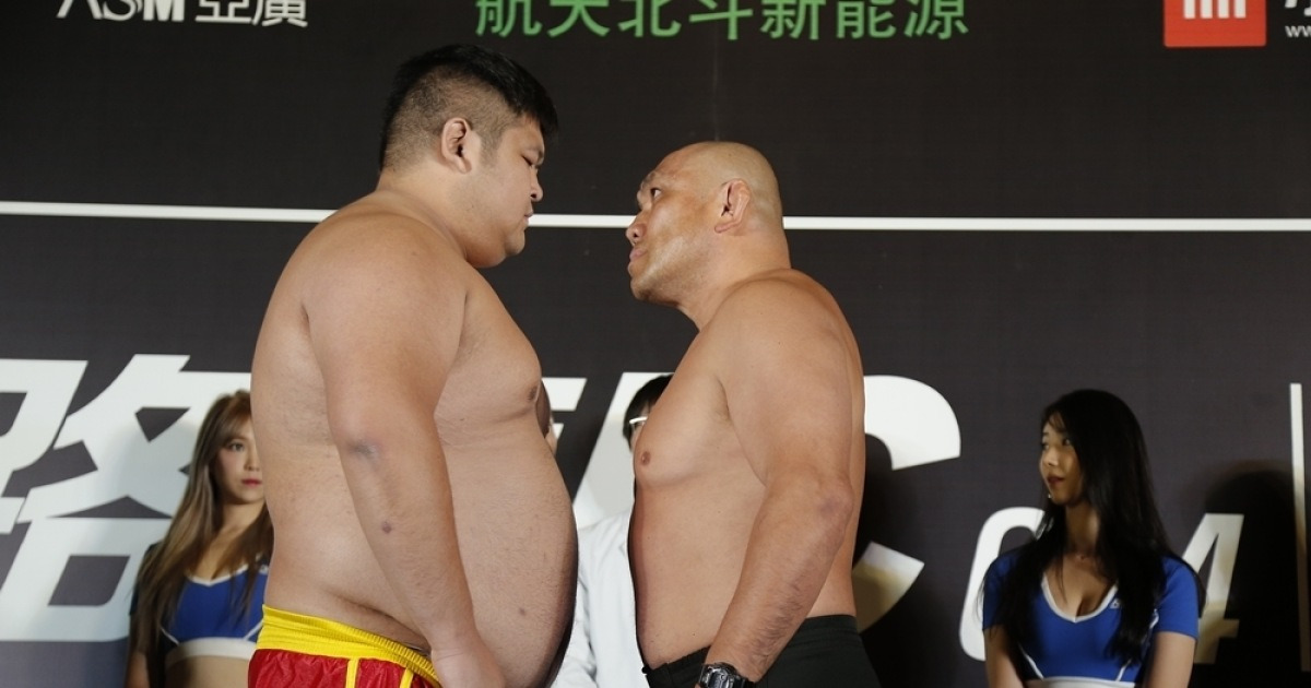 [ROAD FC 044 D-1] 아오르꺼러와 후지타 카즈유키의 일촉즉발 신경전(영상)