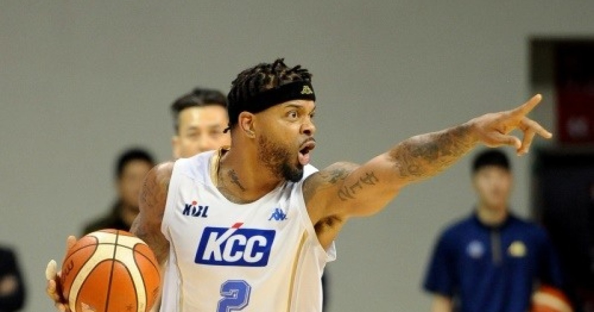 [KBL] '20득점 활약' 에밋 앞세운 KCC, 19점차로 KGC 제압