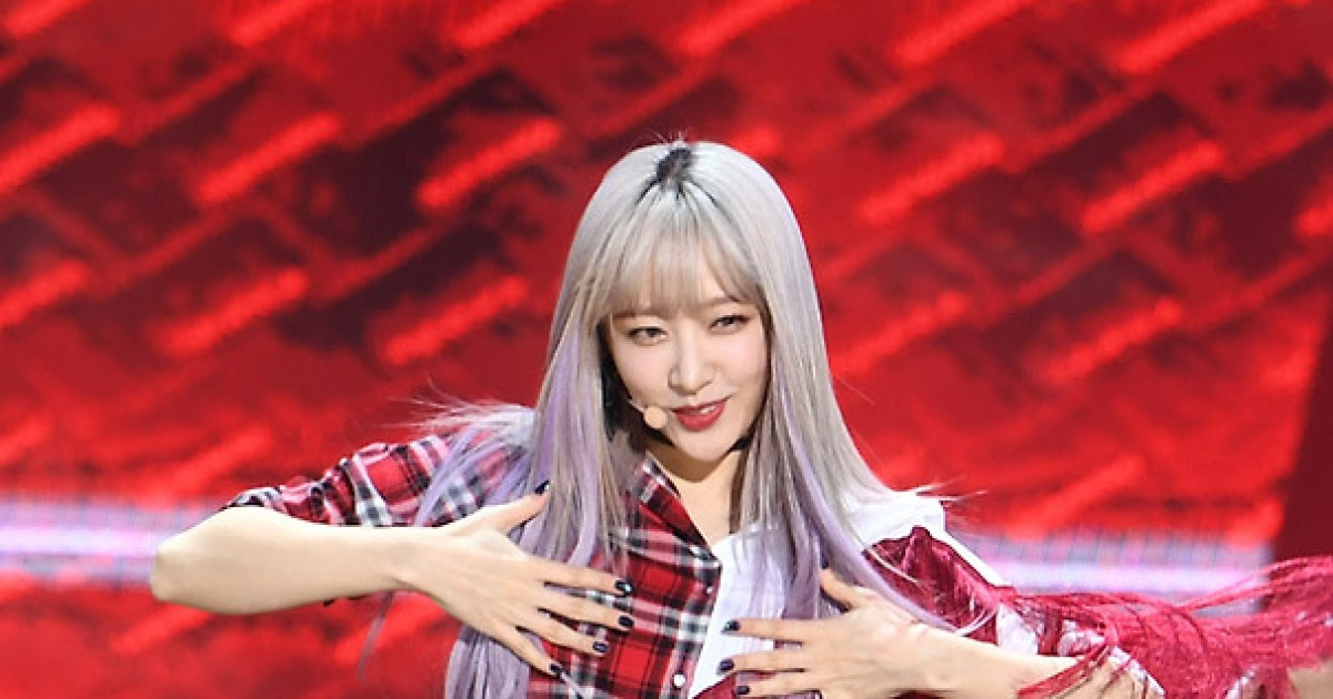 [TD포토] EXID 하니 '숨쉬기도 힘들것 같은 초밀착 가죽 팬츠'