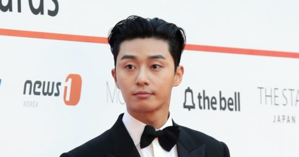 [2017 AAA] 페뷸러스상 박서준 "마음은 무겁게, 연기는 신나게 하겠다"