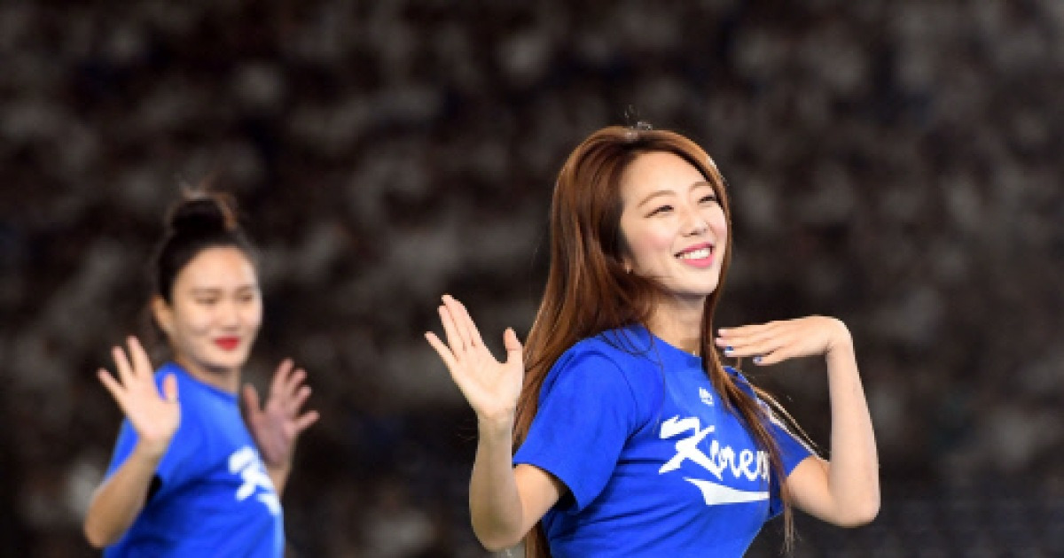 [SS포토]APBC 결승전 그라운드 공연하는 치어리더 이미래