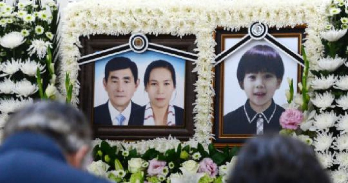 1,313 Days Later, The Three Family Members Come Together as Pictures