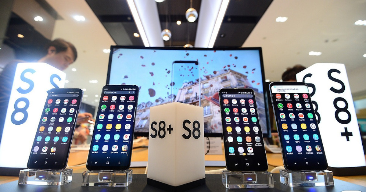 SKT '갤럭시S8+' 지원금 34만원까지..'아이폰X' 견제?