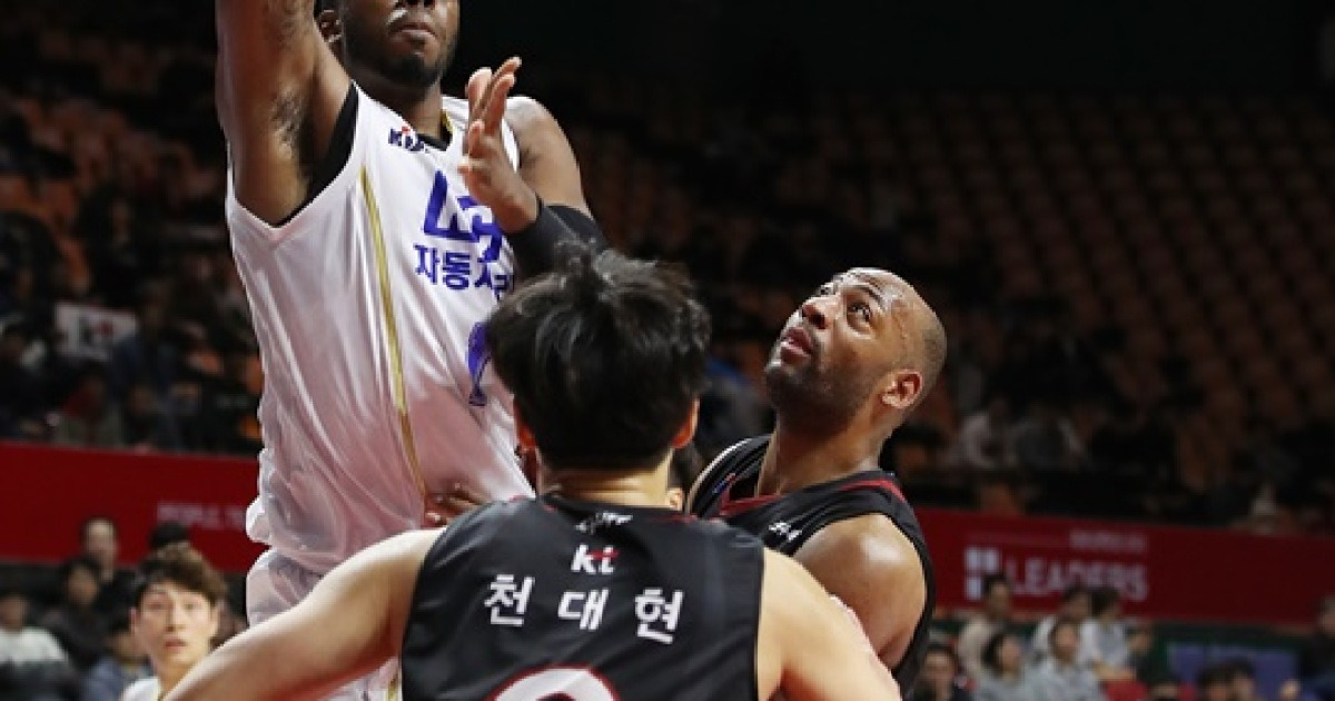 [JB포토] KCC 로드 '수비보다 높은 슛'