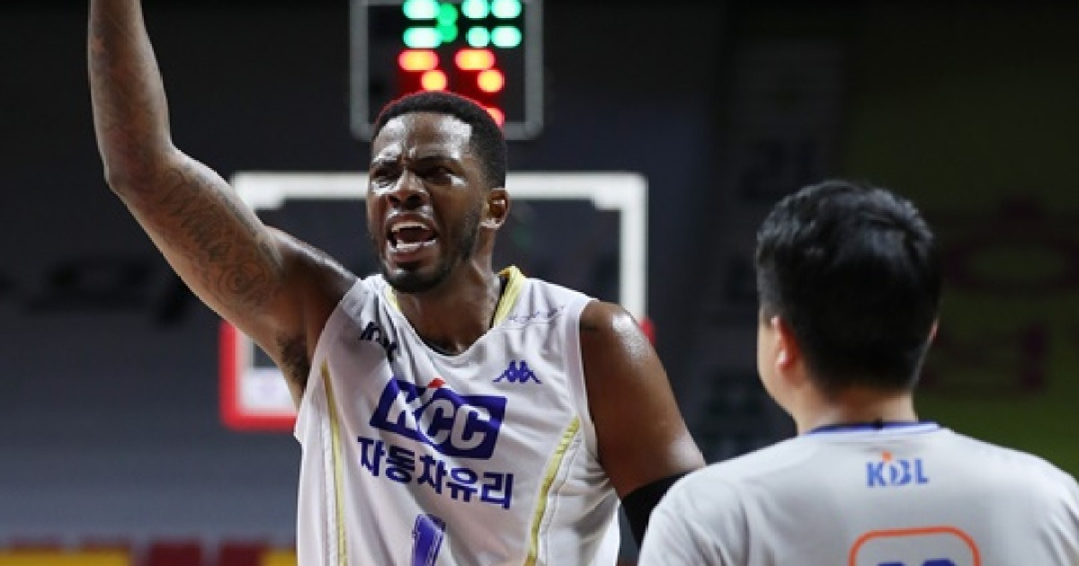 [JB포토] KCC 로드 '반칙 인정할 수 없어'