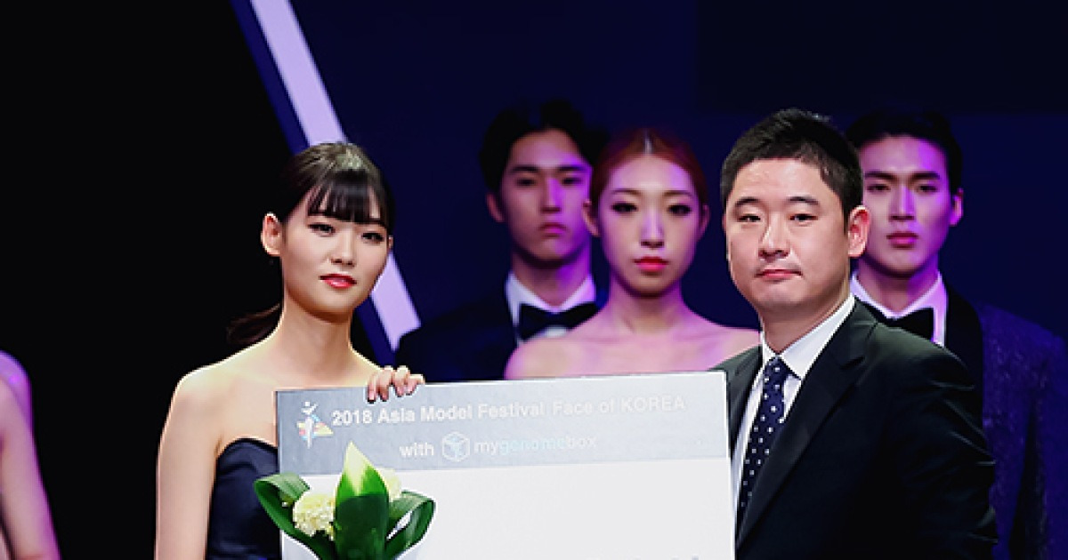 [bnt포토] 정하늘 '아이니즈코스메틱 상 받았어요'(페이스오브코리아)