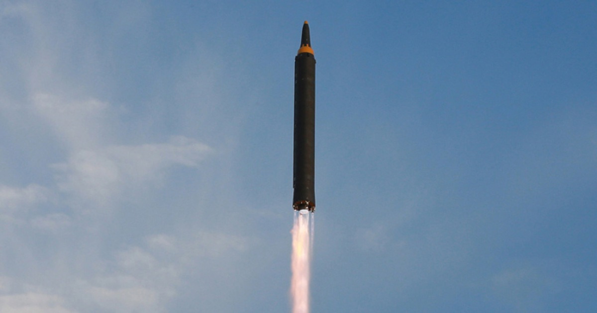 北 75일만의 미사일 도발.."ICBM급 동해상으로 발사"