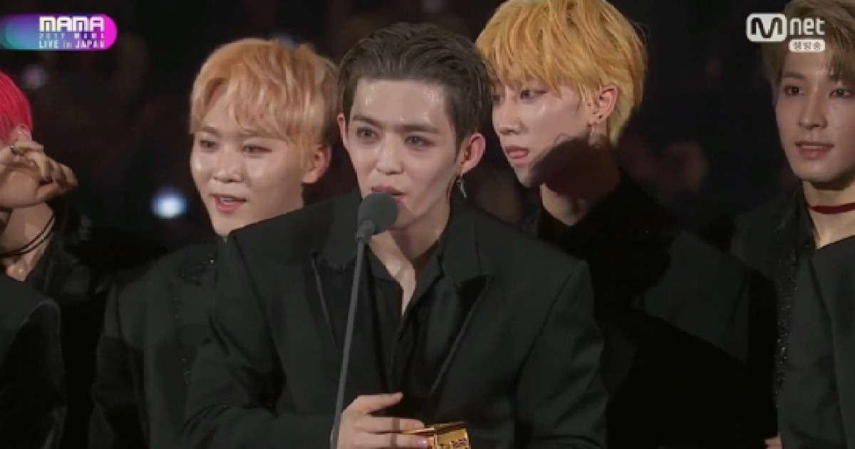 [2017 MAMA] '베스트 퍼포먼스상' 세븐틴, "어제보다 더 멋있는 세븐틴 될 것"