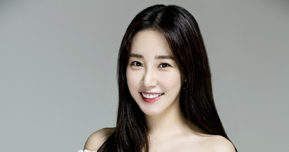 최희, ' 2017 KBO 골든글러브 시상식' MC 발탁..강성철 공동 진행