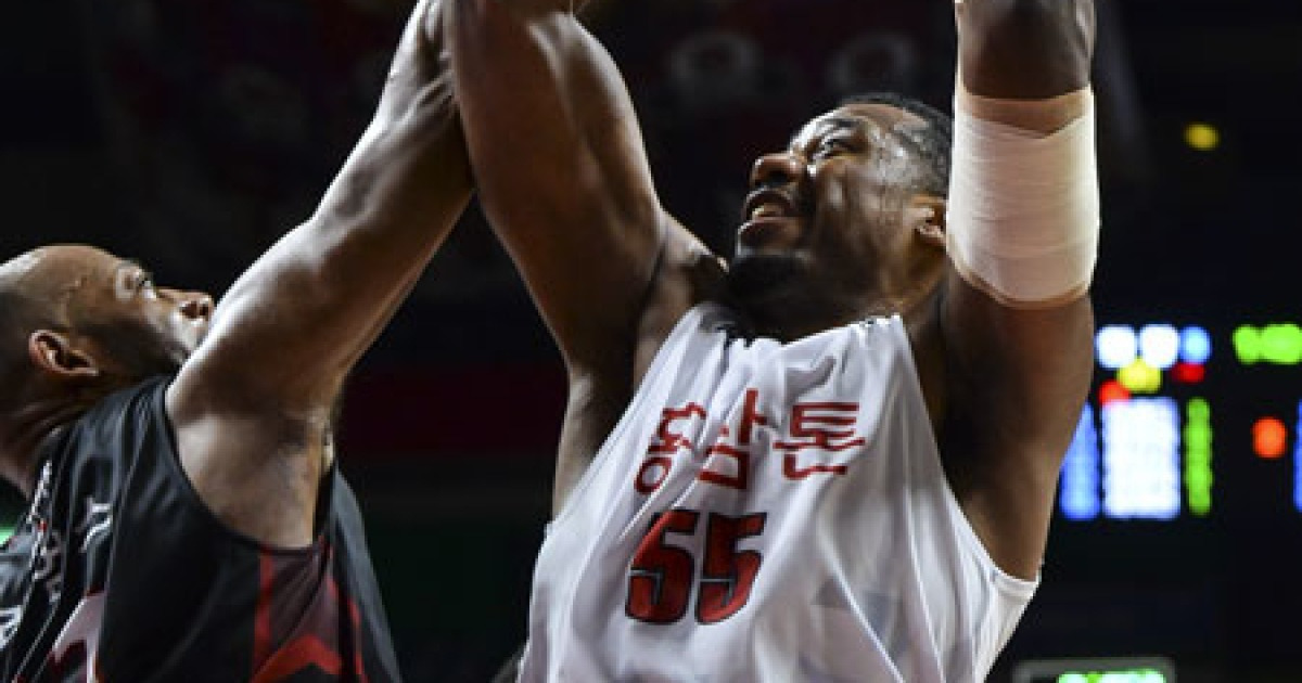 '사이먼 27점' KGC, kt 25점차 대파..3연승 질주