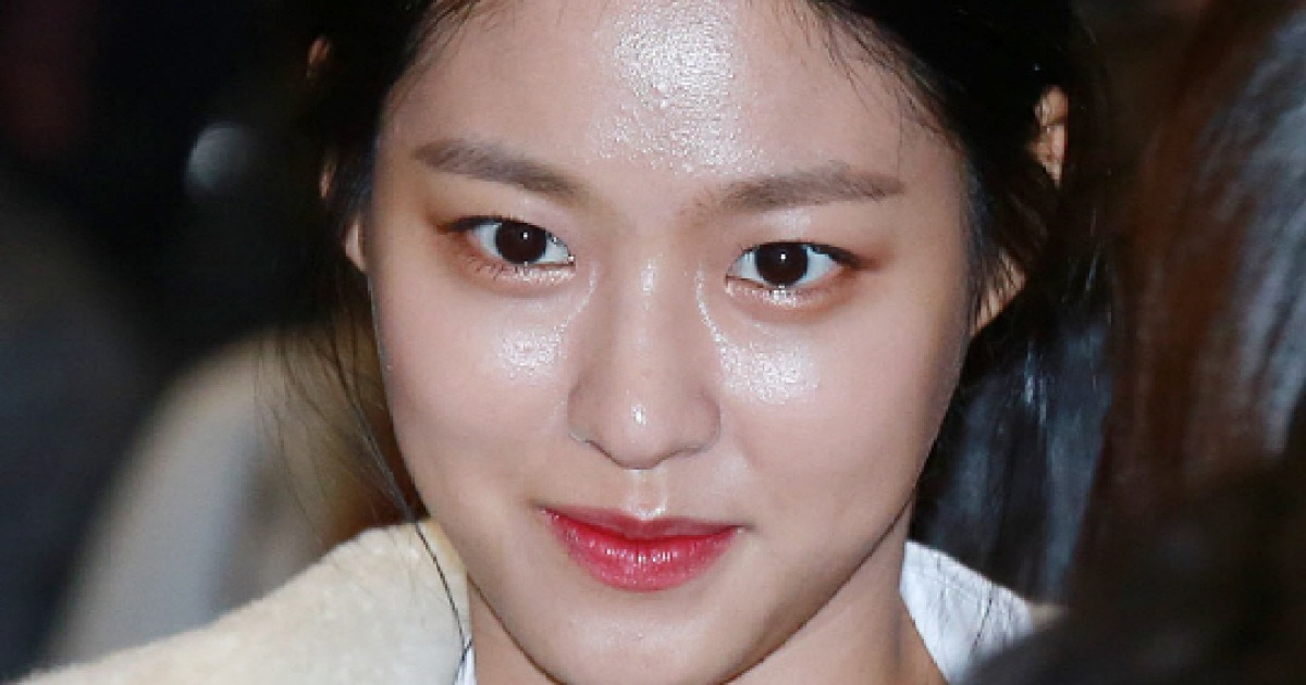 AOA 설현, 새침한 표정 (공항 패션)