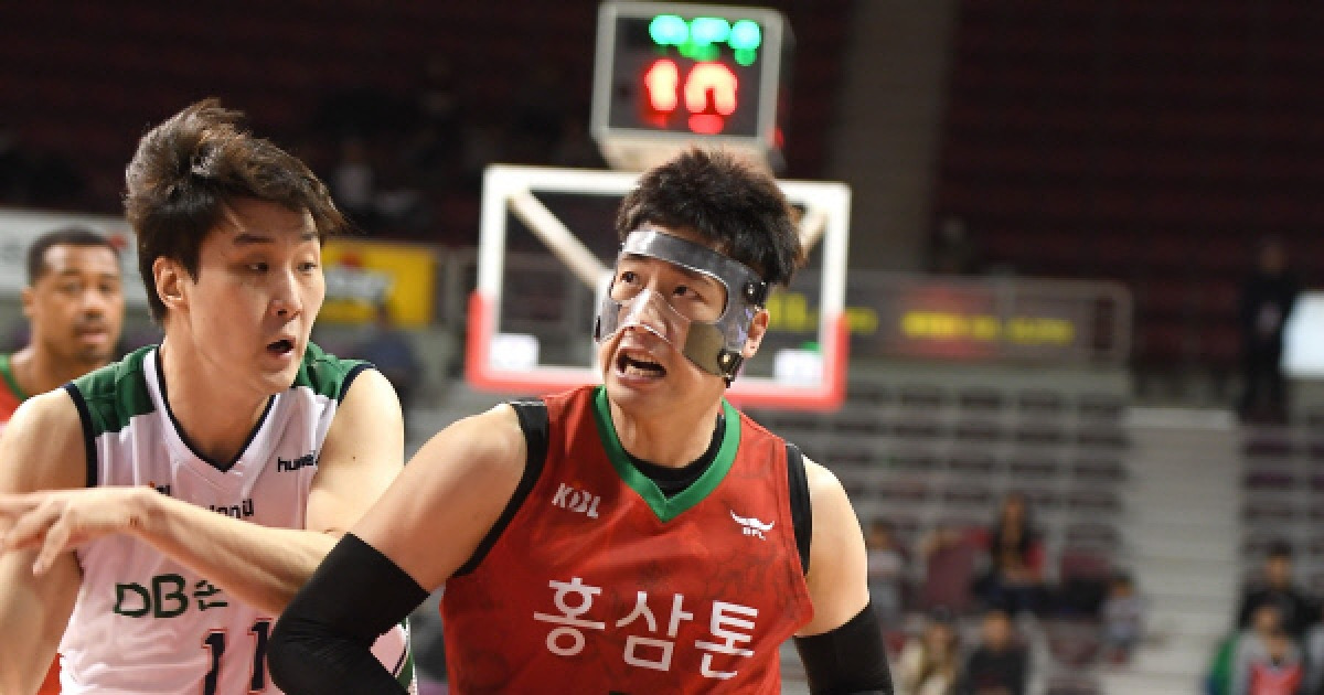 '마스크맨' 양희종의 3점슛..KGC, DB꺾고 5연승 질주