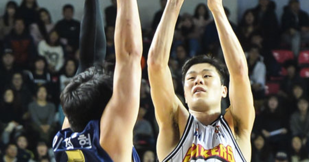 '조성민 4Q 11점' LG, 4Q 역전극..KCC 2연패