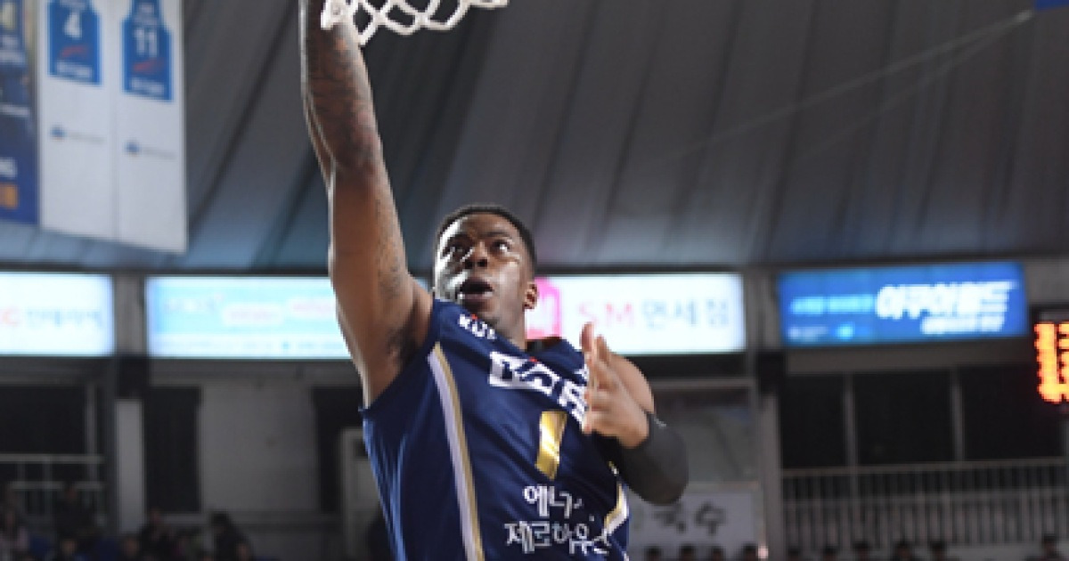 '로드 29점 13R' KCC, 2연패 탈출.. KT 5연패