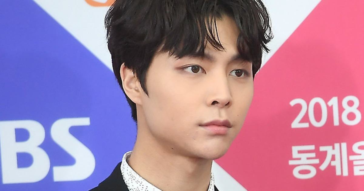 [포토엔HD] NCT127 쟈니 '샤프한 턱 선'