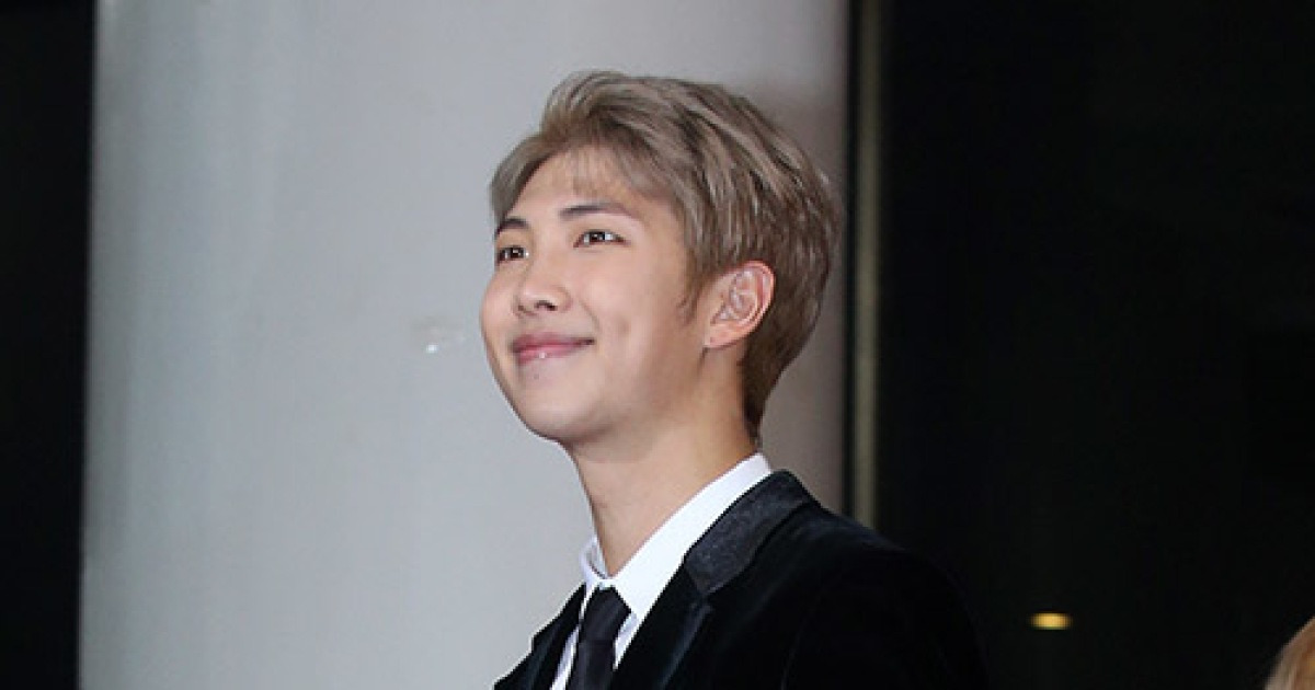 [bnt포토] 방탄소년단 RM '웃으면 보조개가 쏙~'