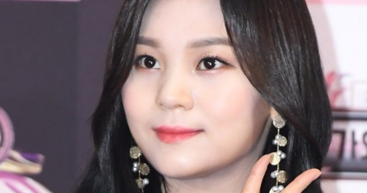 여자친구 엄지, 점점 예뻐지는 미모(KBS 가요대축제)