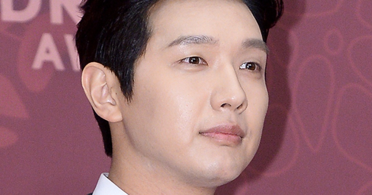 지현우, 조각같은 옆모습 [MBC 연기대상]