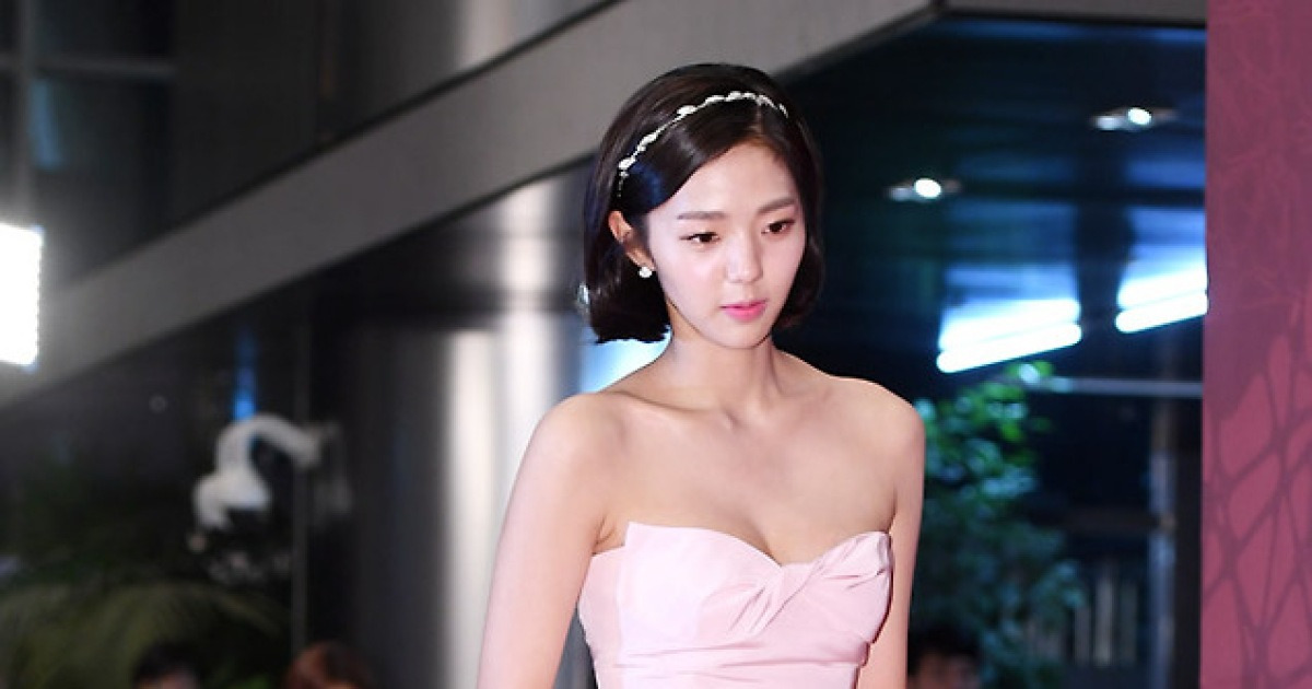 [TD포토] 채수빈 '우아한 핑크빛 오표솔더 드레스~'(MBC 연기대상)